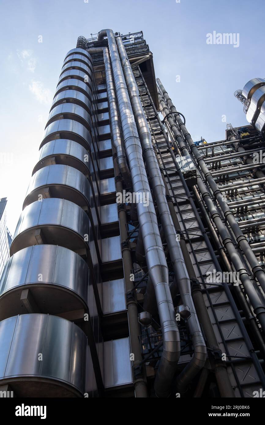 London, UK. 10th August, 2023. The iconic steel structure of the Lloyds ...
