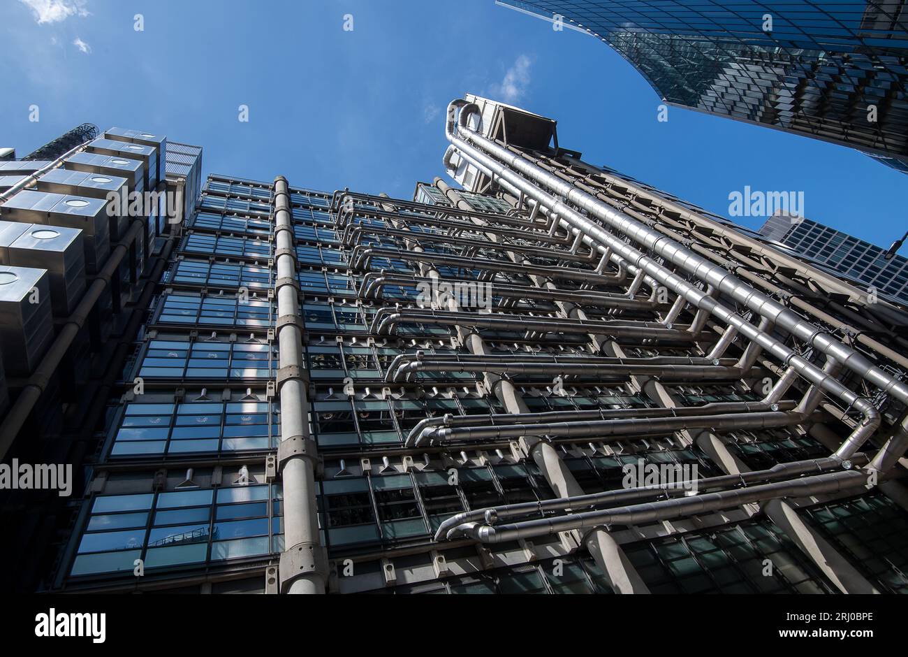 London, UK. 10th August, 2023. The iconic steel structure of the Lloyds ...