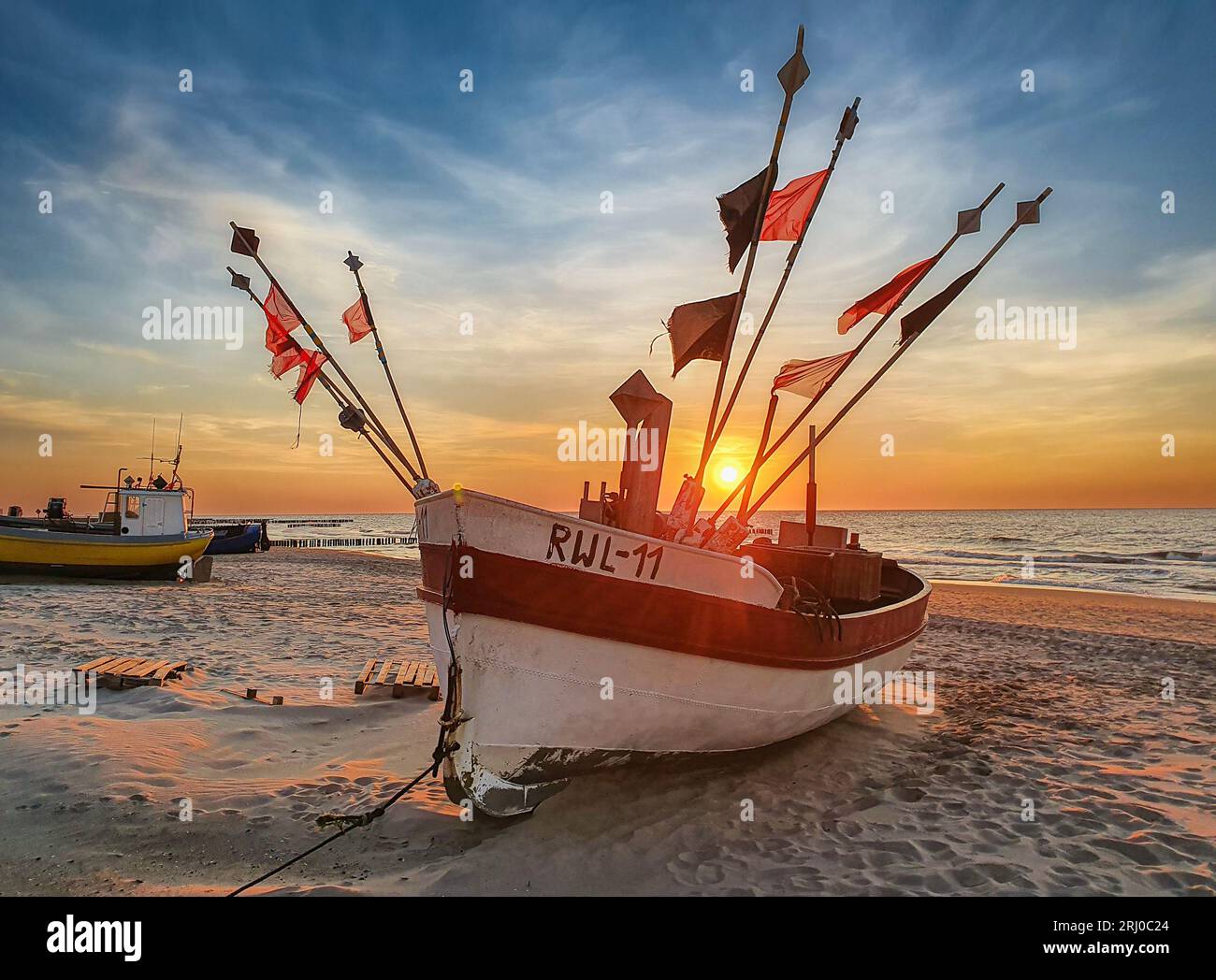 Fischerboot sonnenuntergang hi-res stock photography and images - Alamy