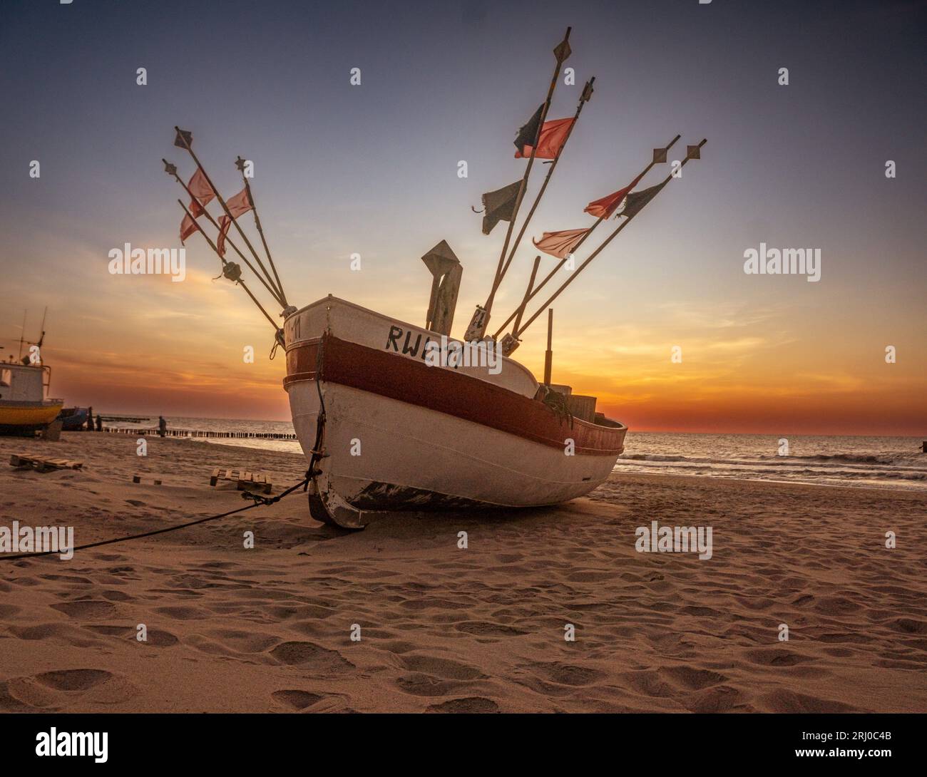 Fischerboot sonnenuntergang hi-res stock photography and images - Alamy
