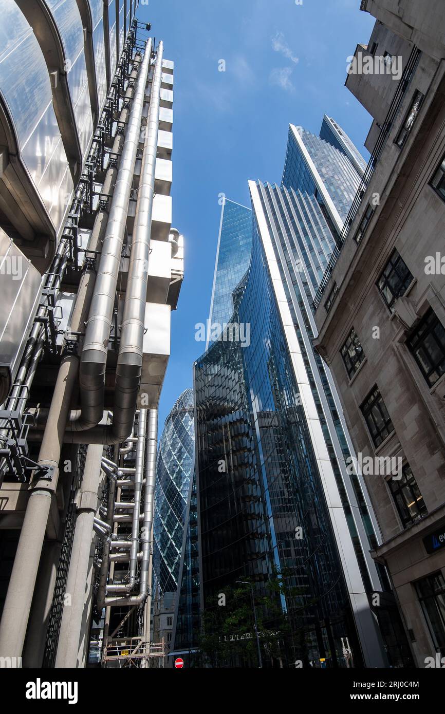 London, UK. 10th August, 2023. The iconic steel structure of the Lloyds ...