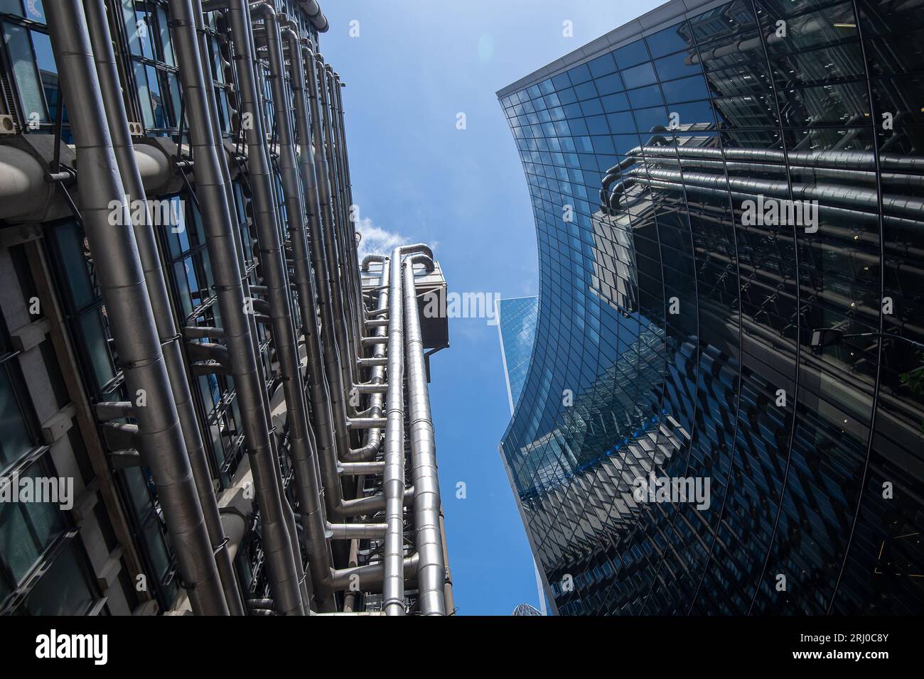 London, UK. 10th August, 2023. The iconic steel structure of the Lloyds ...