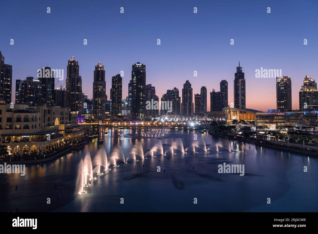 Unique view of Dubai Dancing Fountain show at night Stock Photo - Alamy