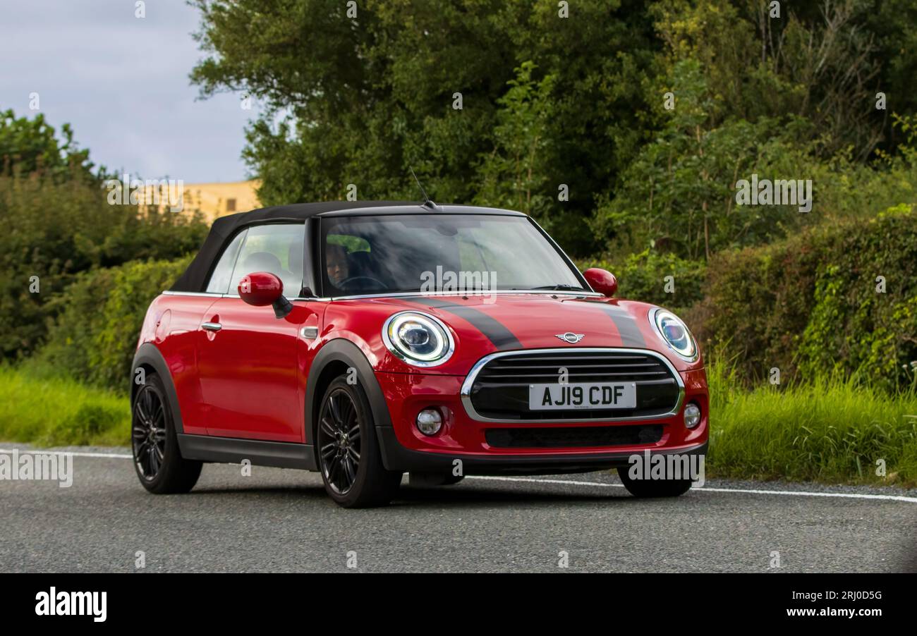 Red mini cooper hi-res stock photography and images - Alamy