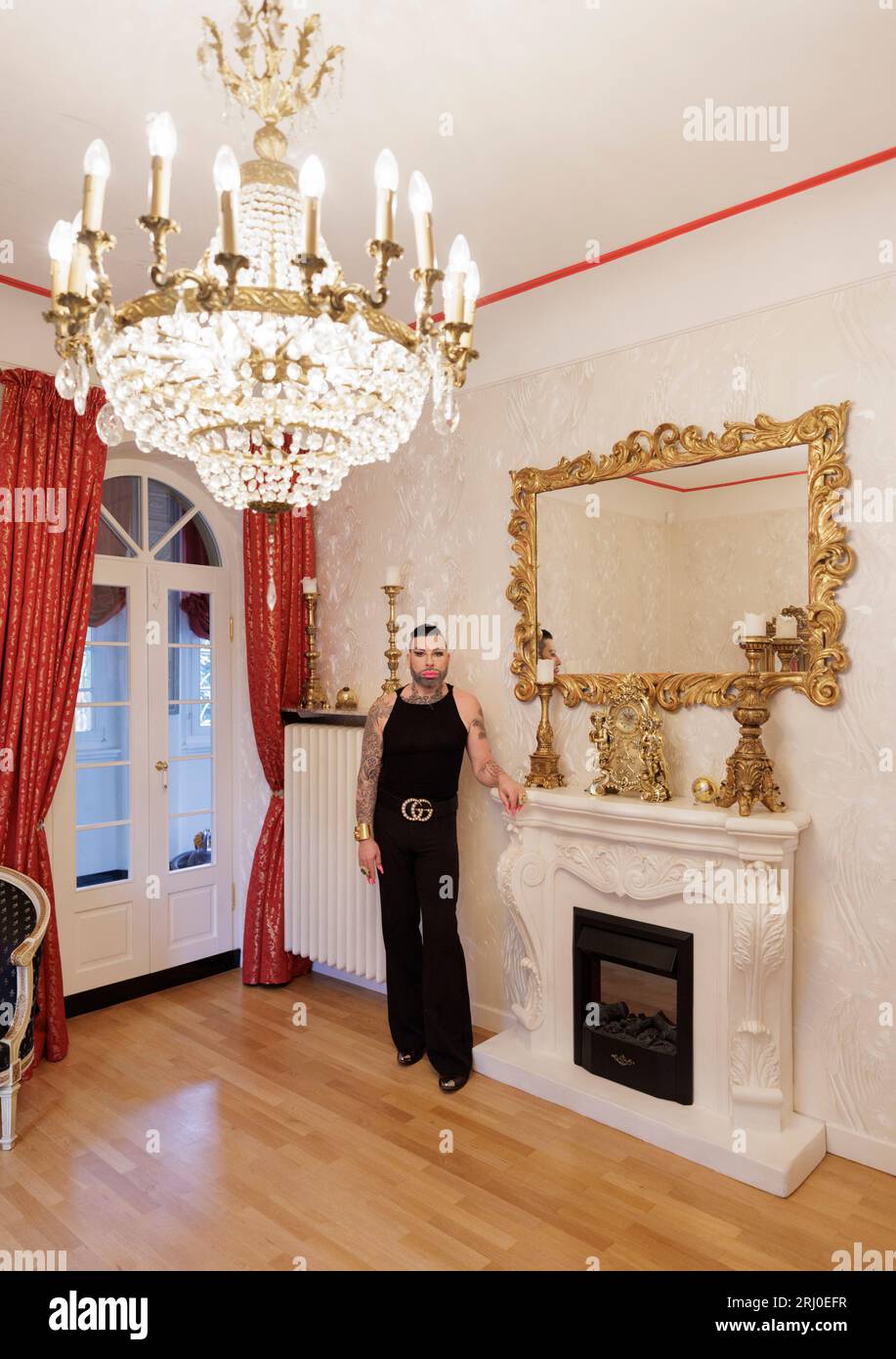 Opulent past hi-res stock photography and images - Alamy