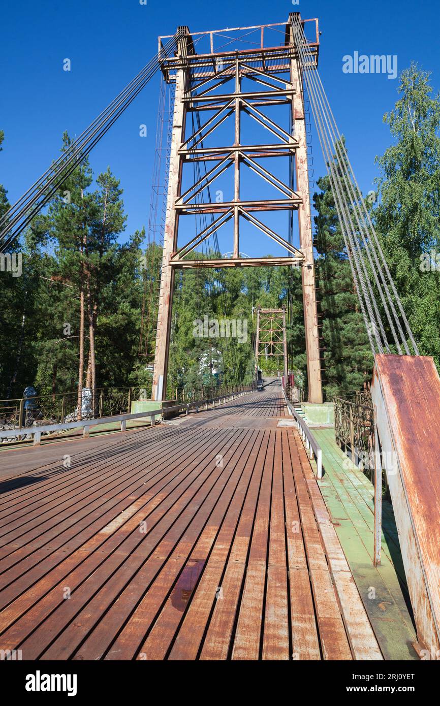 Cable vertical hi-res stock photography and images - Alamy