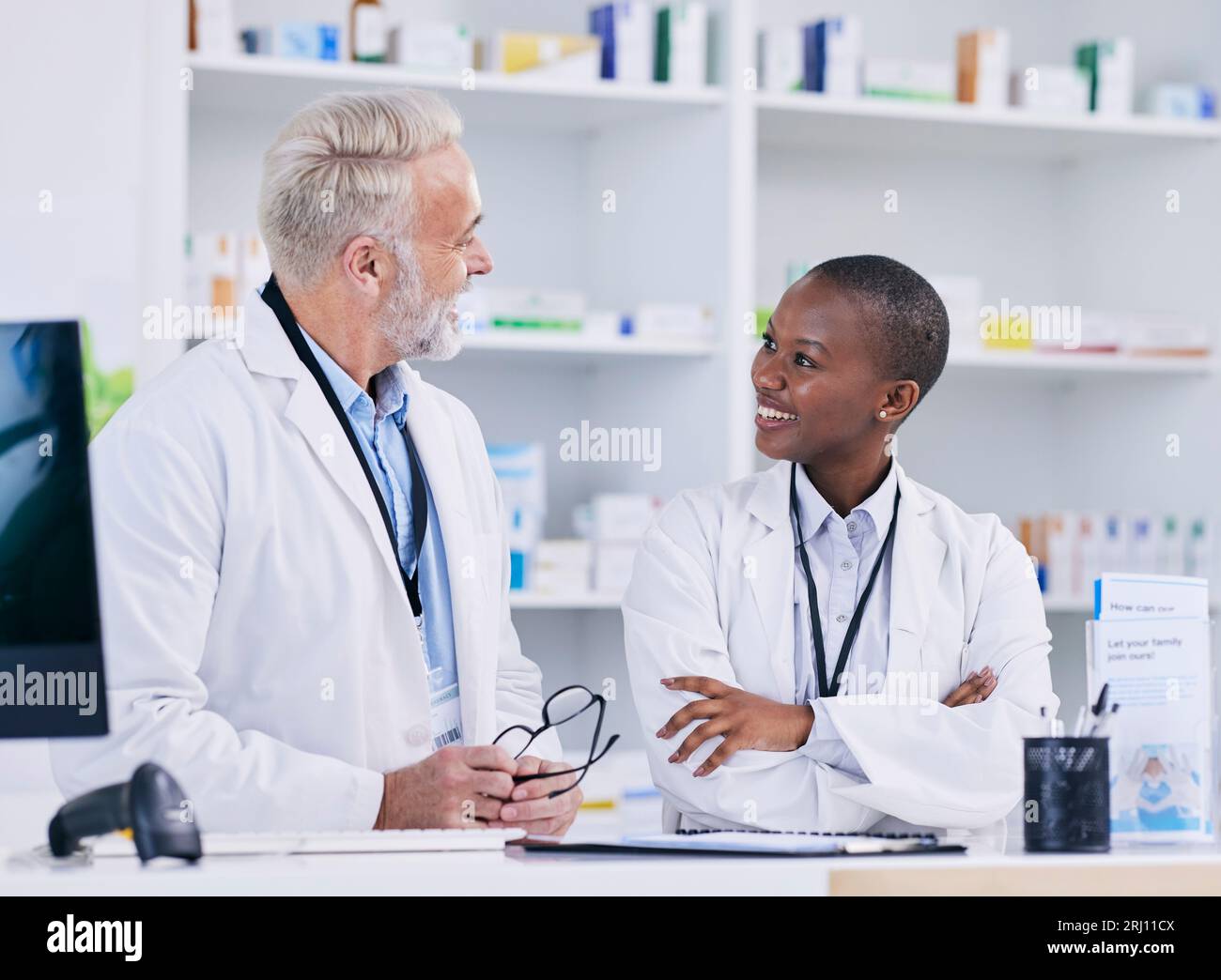 Medicine student discussion hi-res stock photography and images - Alamy