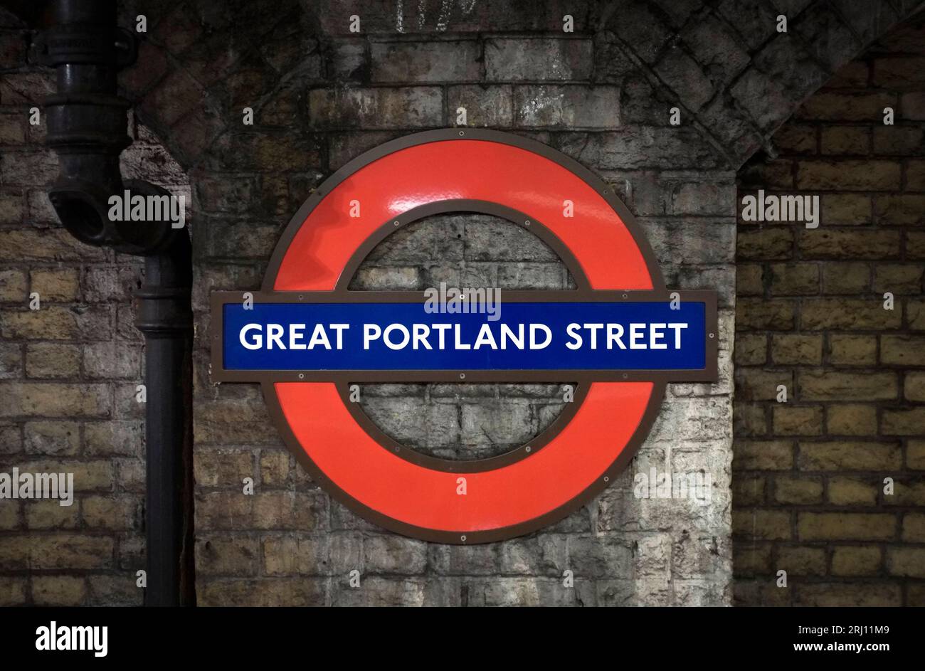 great portland street tube station sign at the platform Stock Photo - Alamy