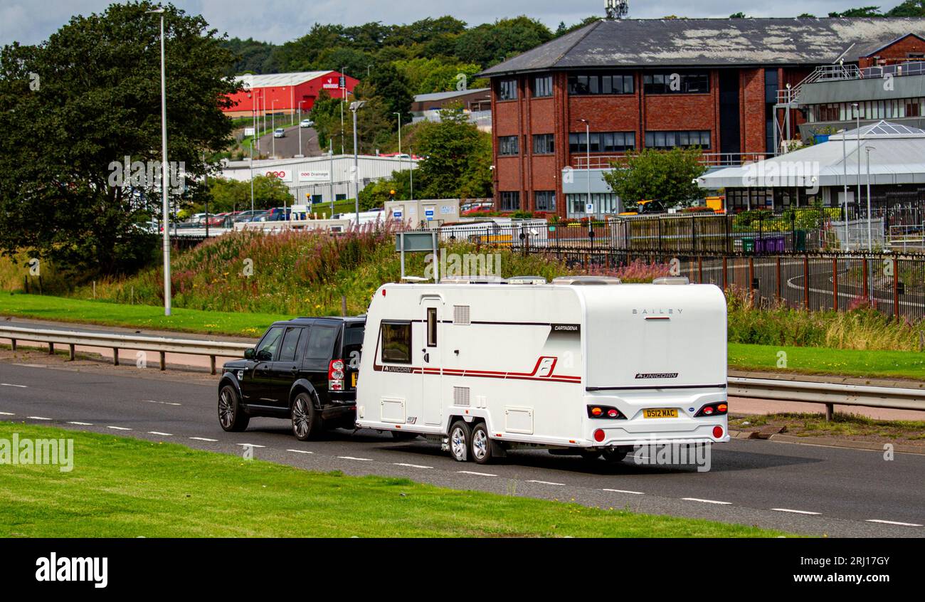 Cars towing caravans hi-res stock photography and images - Alamy