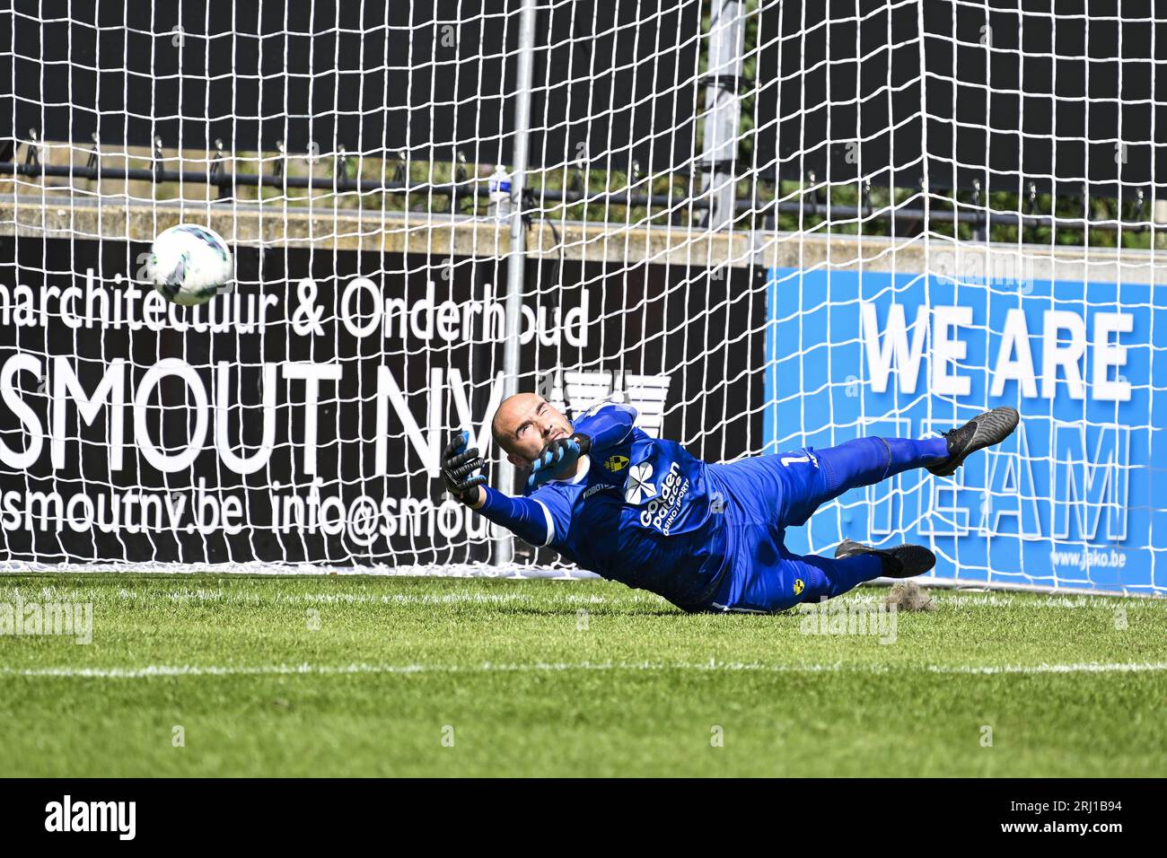 Lierse's goalkeeper Jens Teunckens fails to stop the penalty of and ...