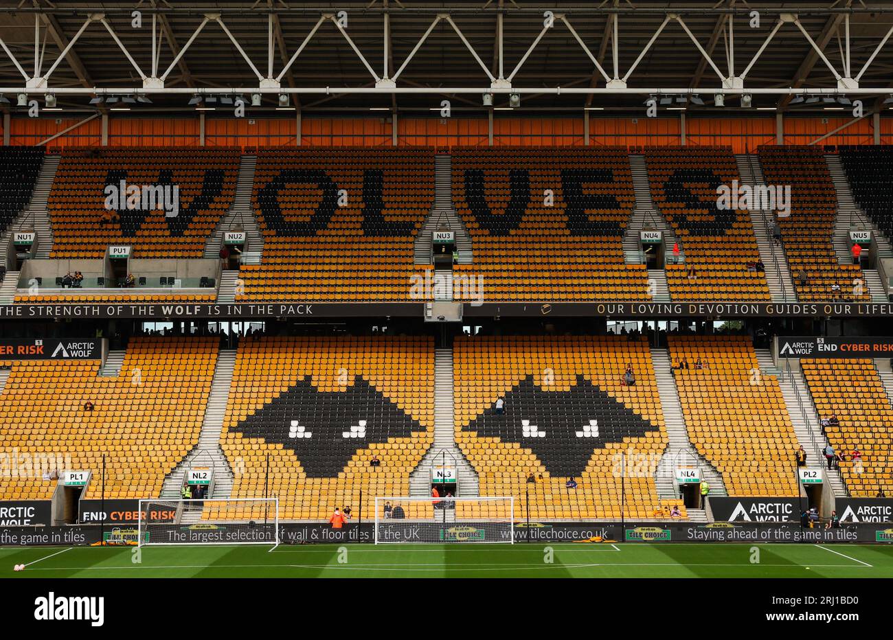Inside molineux stadium hi-res stock photography and images - Alamy
