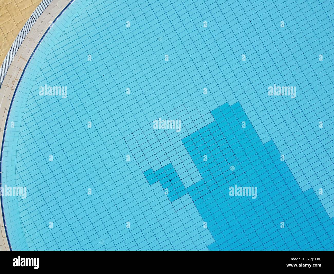 Aerial view of a pool hi-res stock photography and images - Alamy
