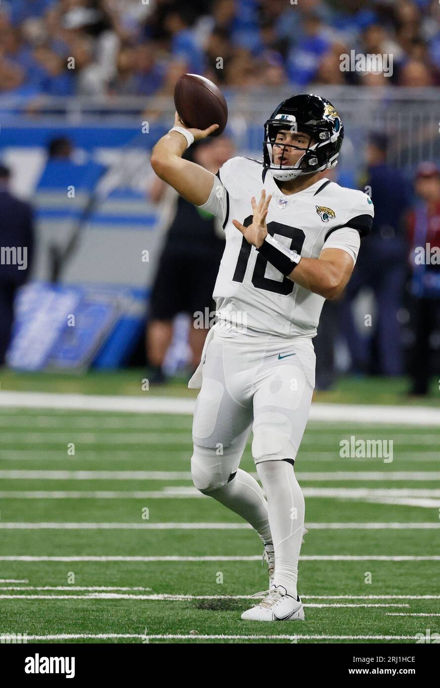 Jacksonville Jaguars quarterback Nathan Rourke (18) passes against the ...