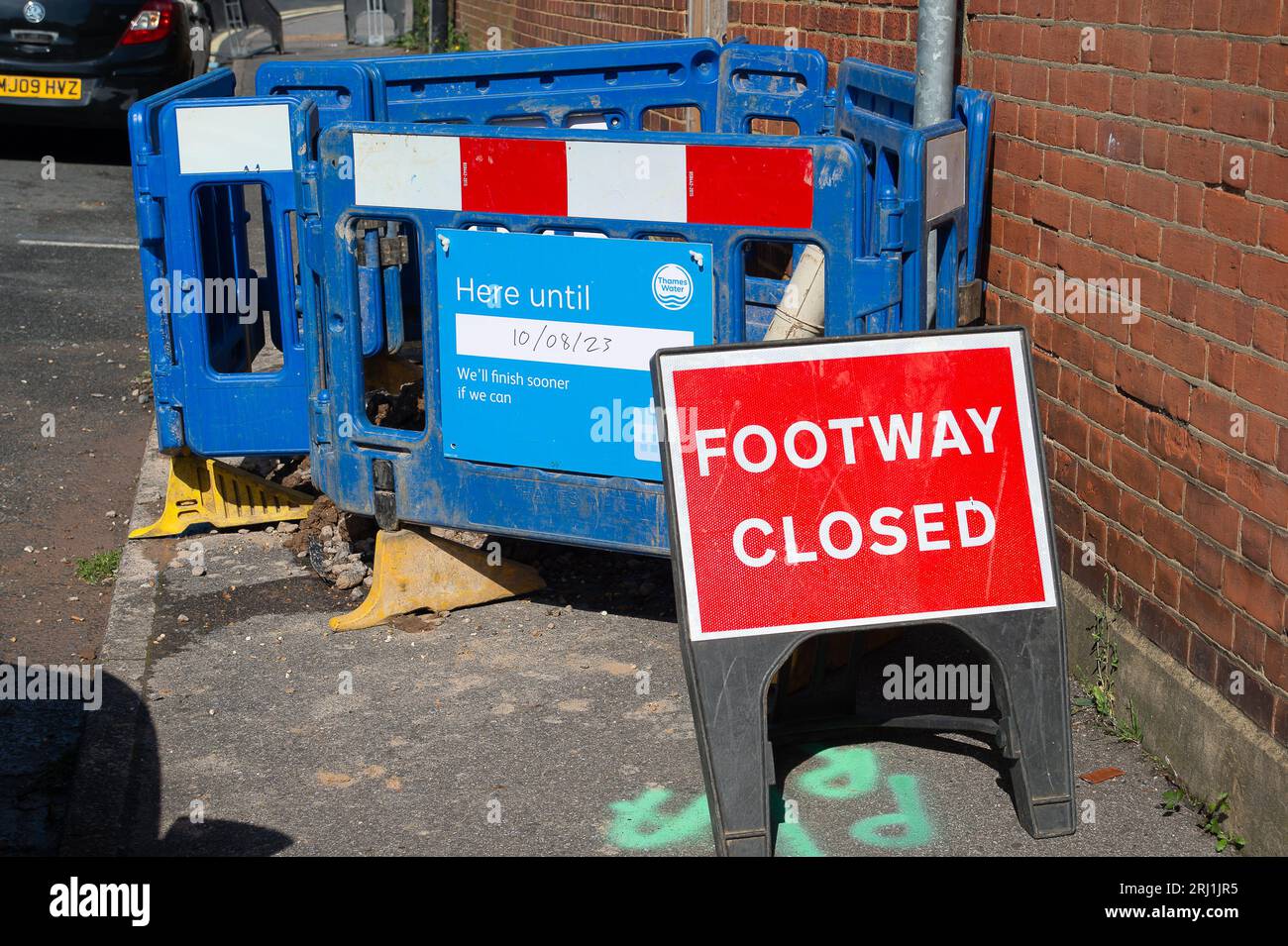 Slough, Berkshire, UK. 9th August, 2023. Thames Water are replacing ...