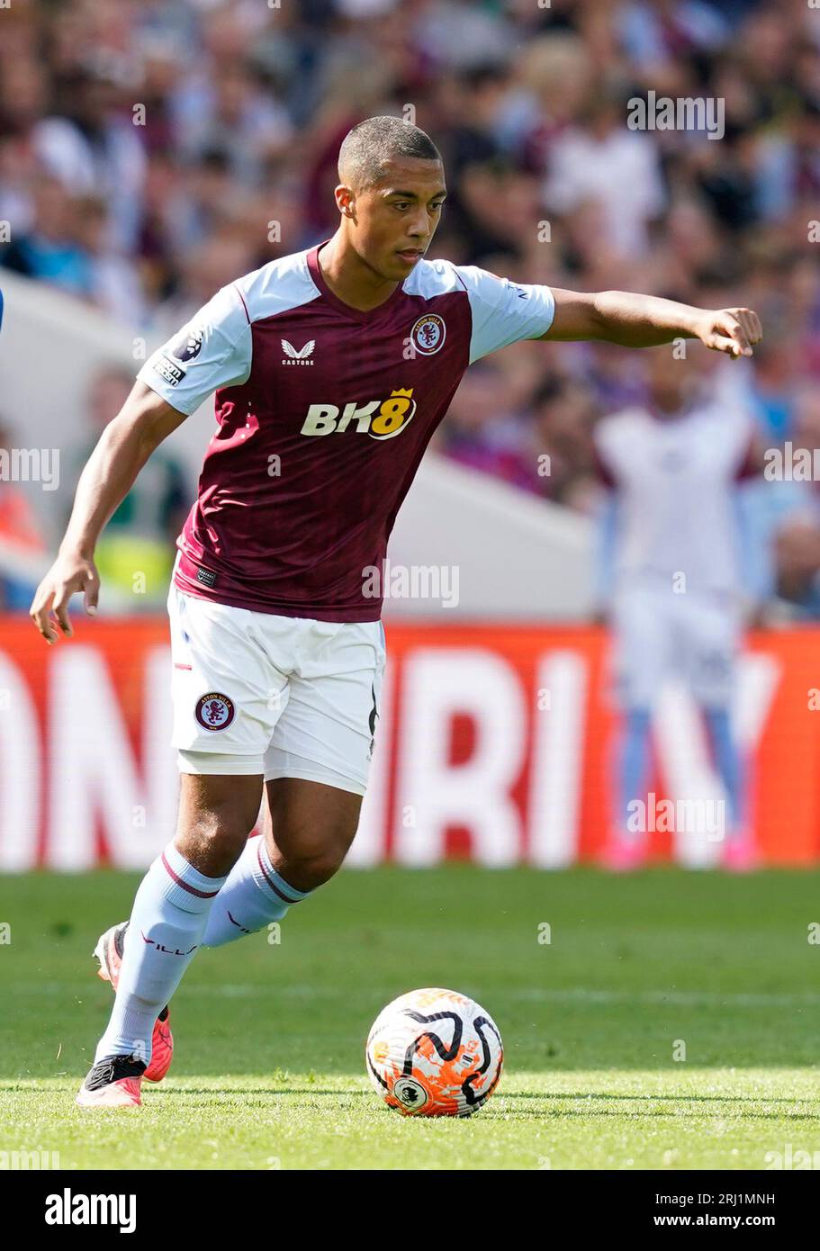 Youri tielemans aston villa hi-res stock photography and images - Alamy