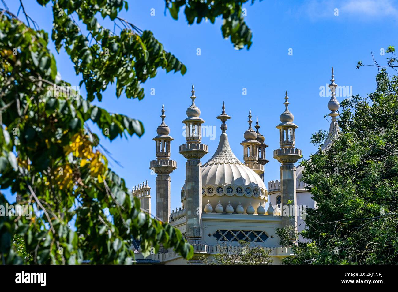 Brighton UK 20th August 2023 - Crowds enjoy the hot sunny weather in ...