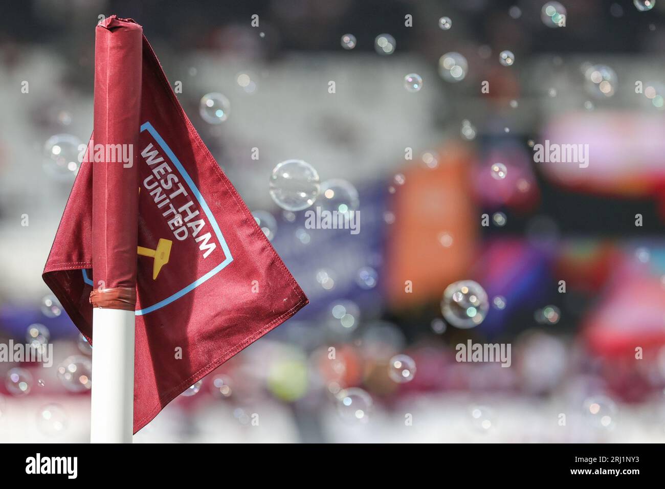 Chelsea corner flag hi-res stock photography and images - Alamy