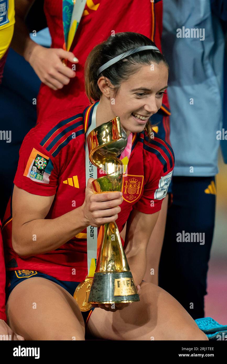 Aitana bonmatí world cup trophy hi-res stock photography and images - Alamy