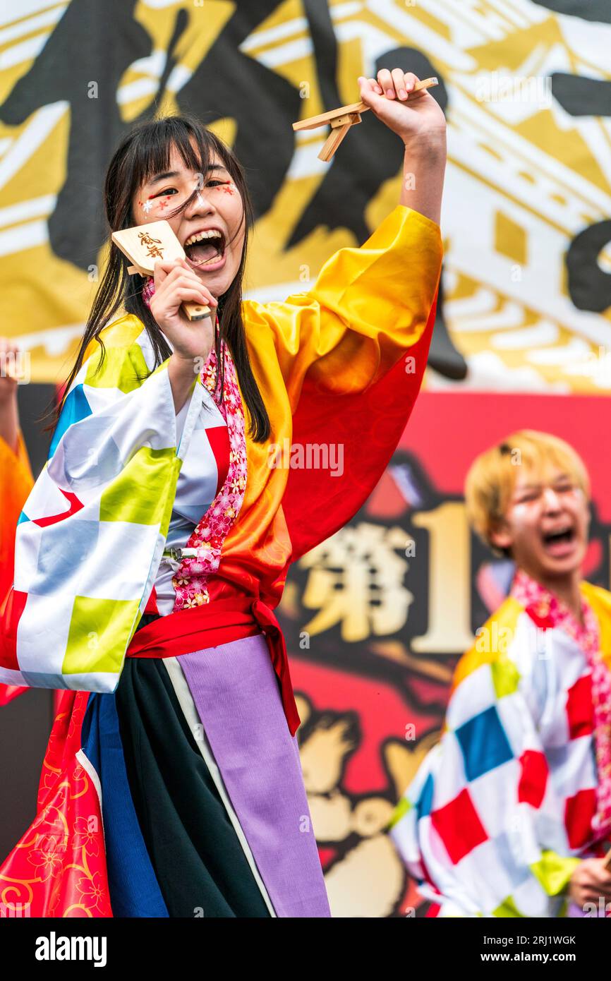 Teen sings on stage hi-res stock photography and images - Alamy