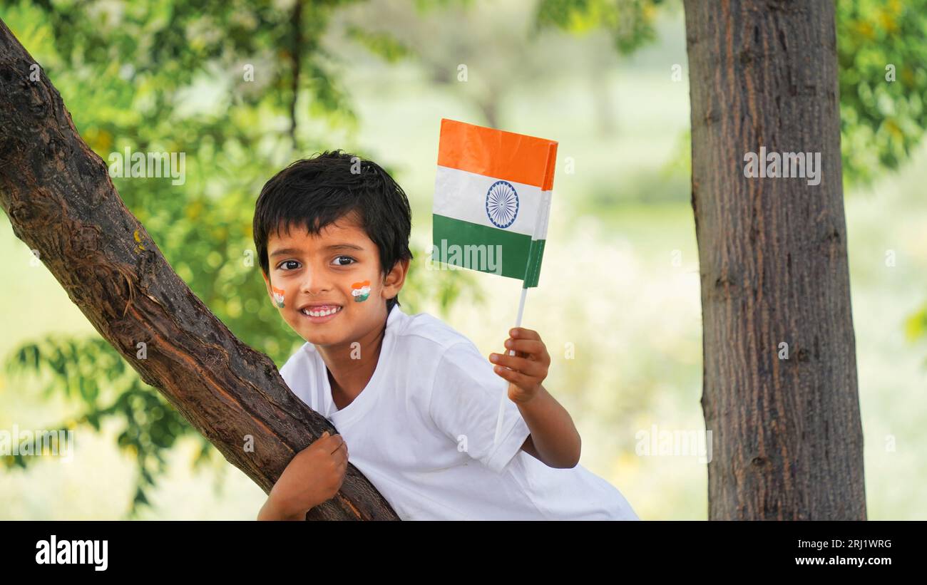 Happy Indian kids holding Indian National flag. Indian Kids celebrating ...