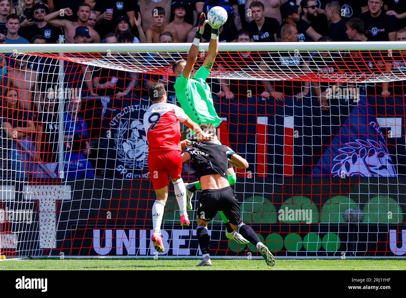 UTRECHT, NETHERLANDS - AUGUST 20: Goalkeeper Andries Noppert (SC ...