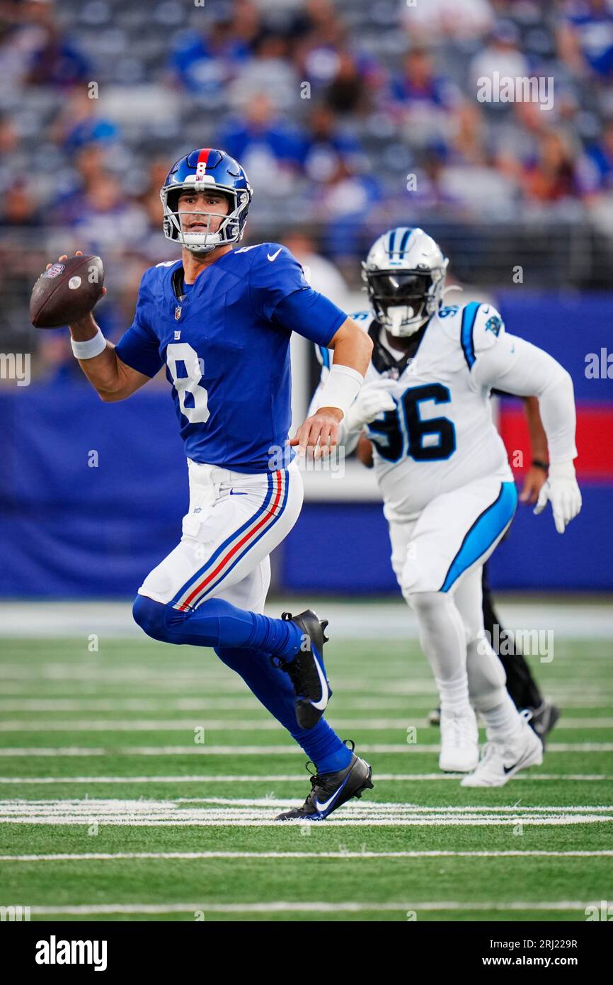 New York Giants quarterback Daniel Jones (8) looks to pass as Carolina ...