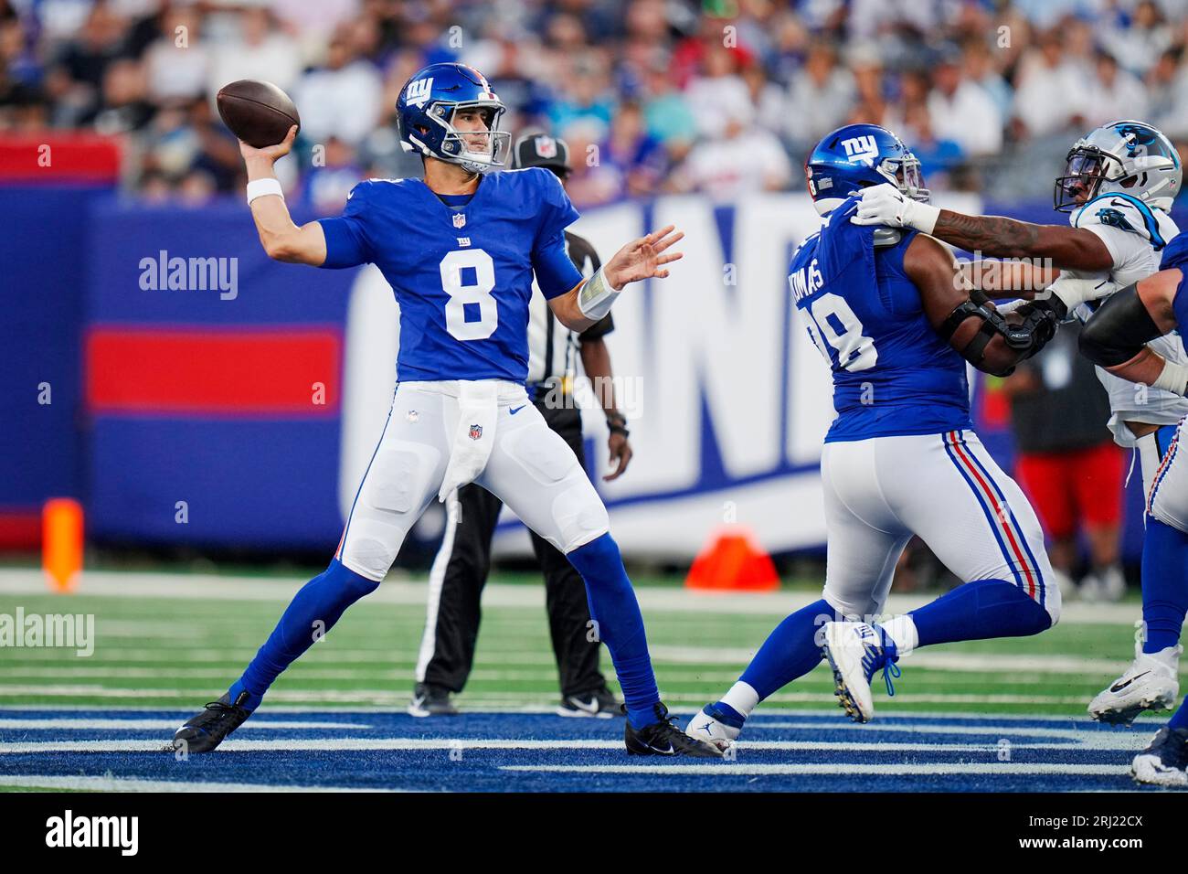 New York Giants quarterback Daniel Jones (8) passes during an NFL pre ...