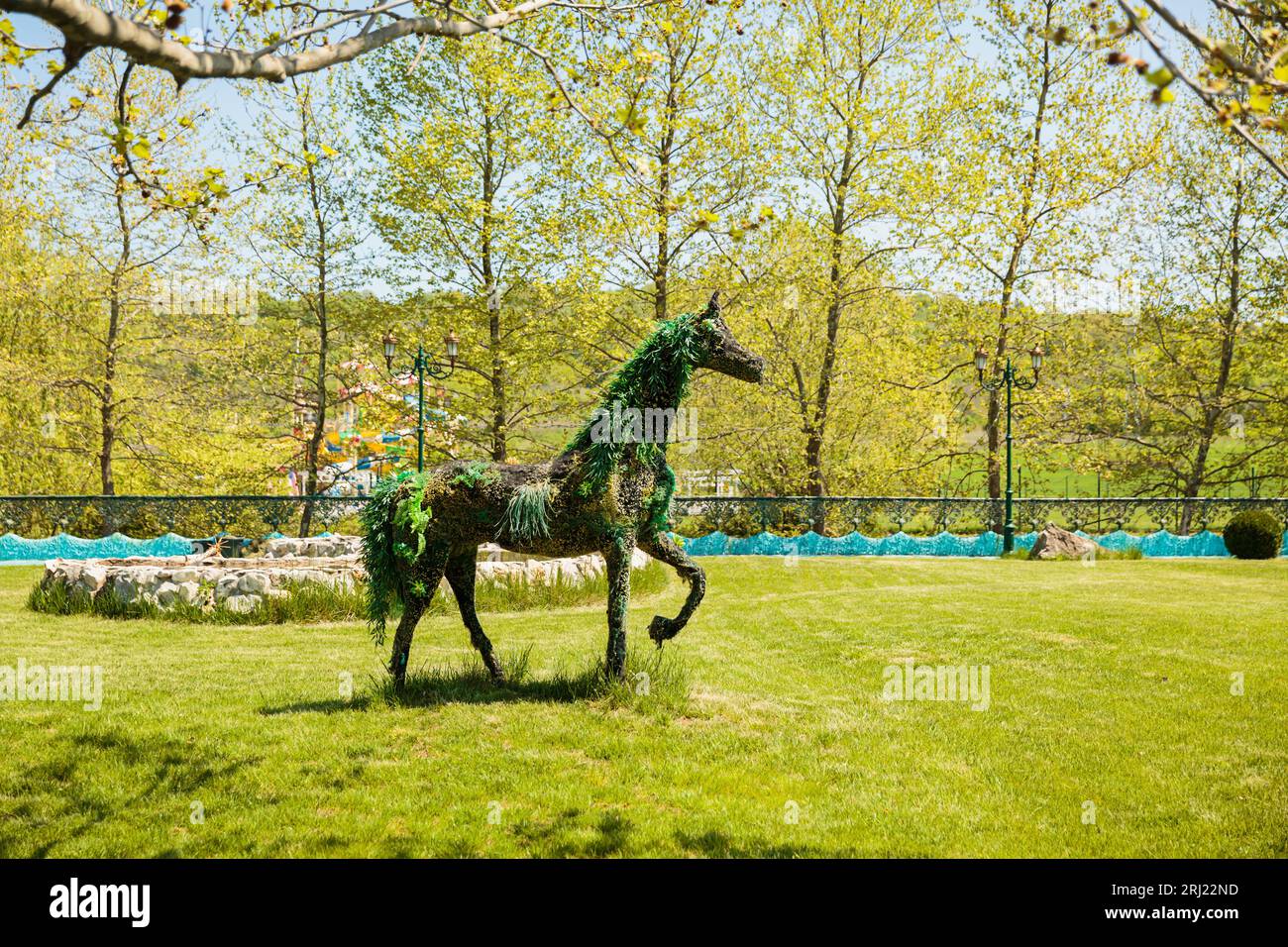 Topiary figures hi-res stock photography and images - Alamy