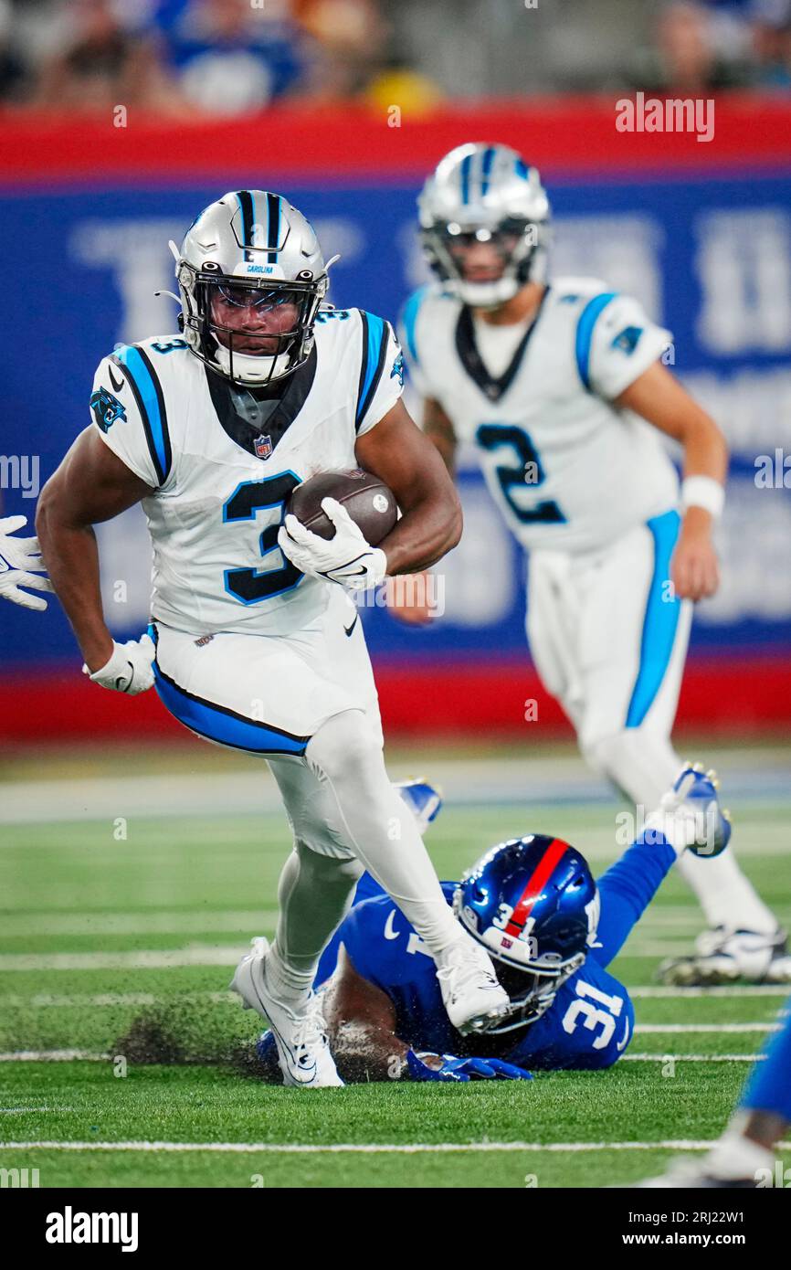 Carolina Panthers running back Raheem Blackshear, center, runs the ball ...