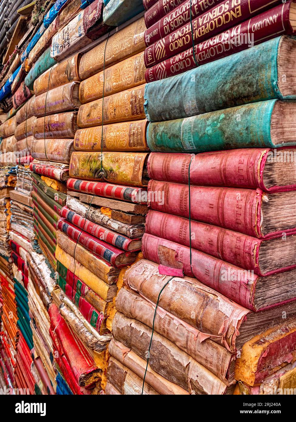 Wire bound books hi-res stock photography and images - Alamy