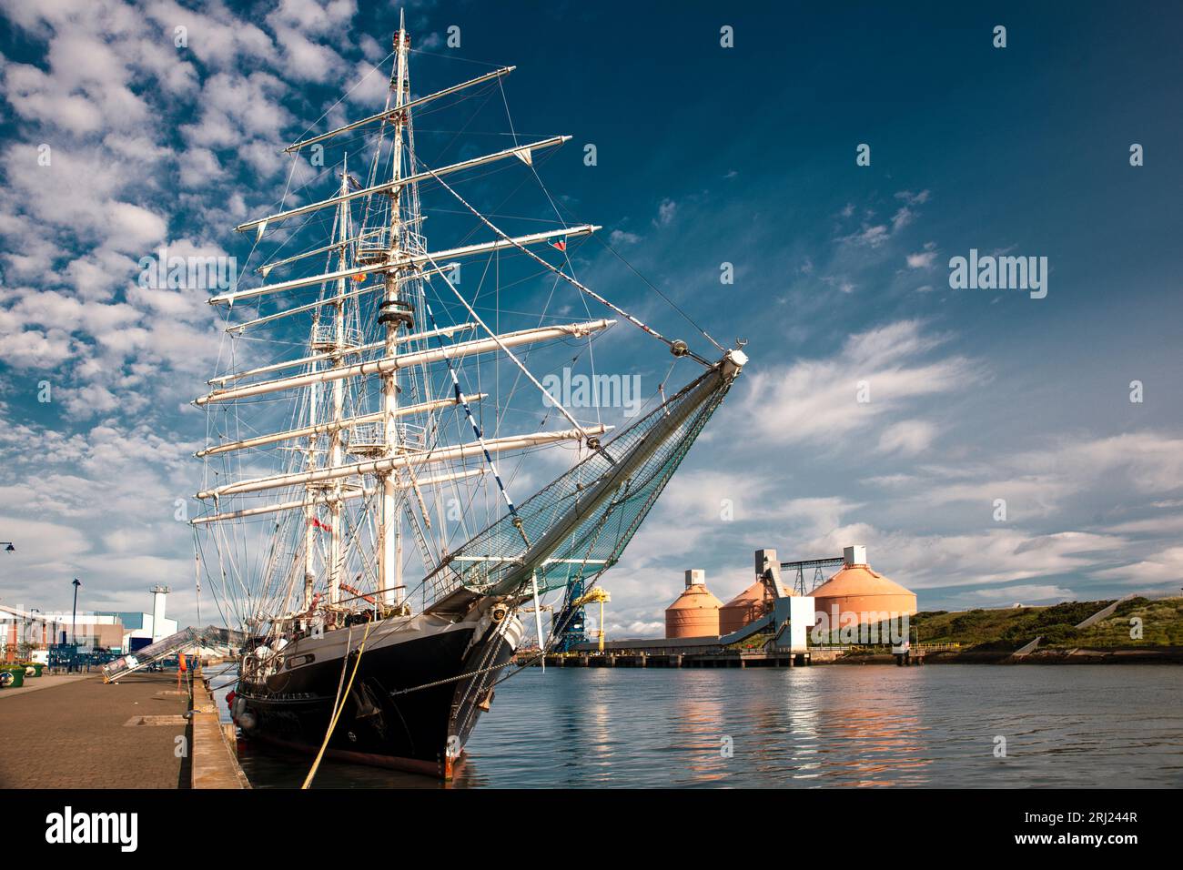 Tenacious tall ship hi-res stock photography and images - Alamy