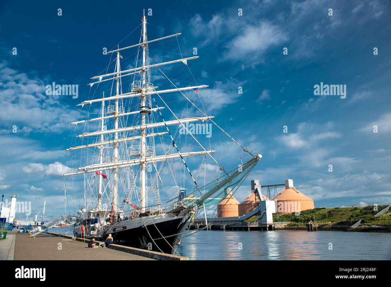 Tenacious tall ship hi-res stock photography and images - Alamy
