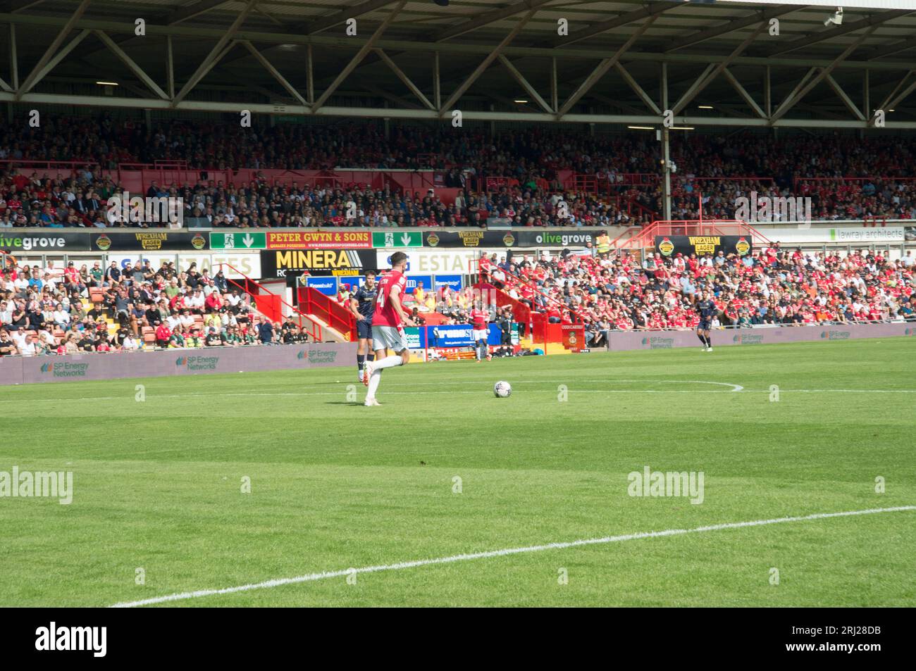 Elliot lee wrexham fans hi-res stock photography and images - Alamy