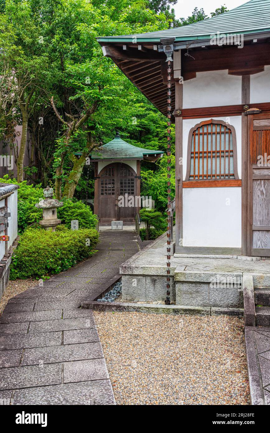 Scenic sight in the famous Fushimi Inari-Taisha Sanctuary in Kyoto ...