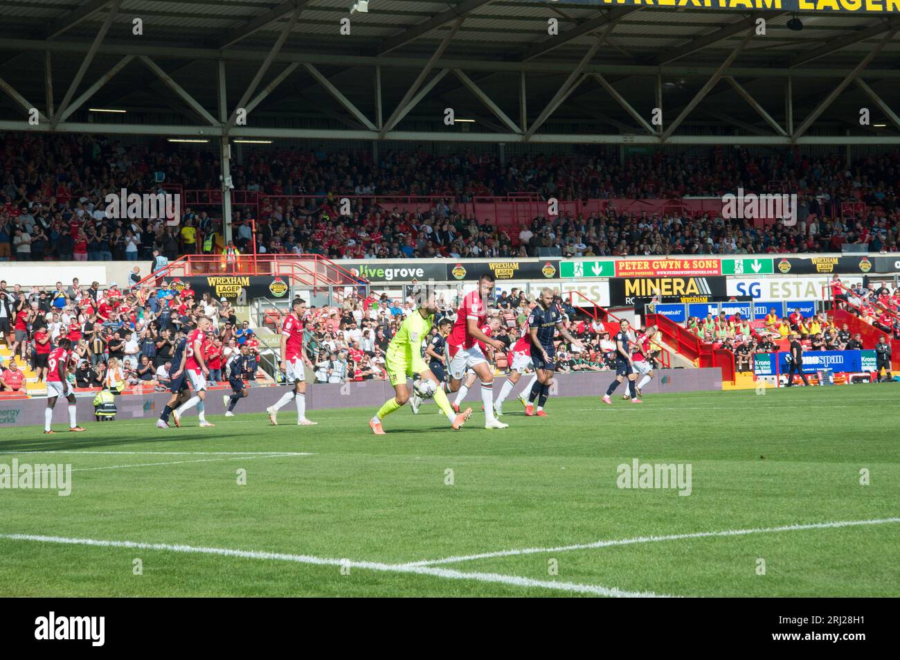 Elliot lee wrexham fans hi-res stock photography and images - Alamy