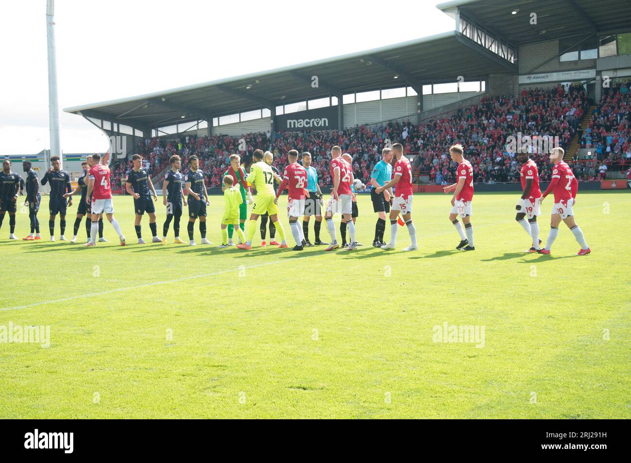 Elliot lee wrexham fans hi-res stock photography and images - Alamy