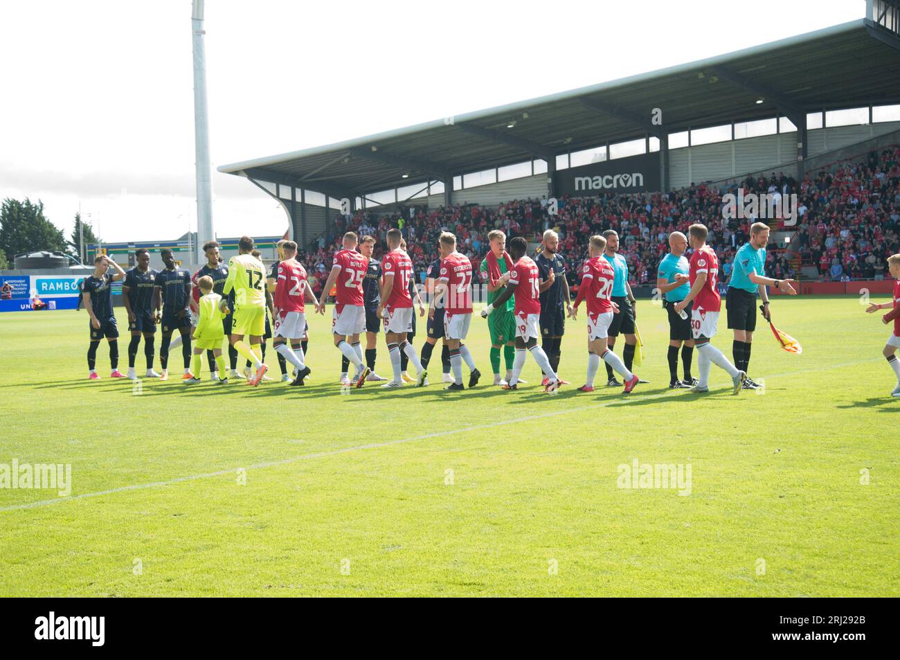 Elliot lee wrexham fans hi-res stock photography and images - Alamy