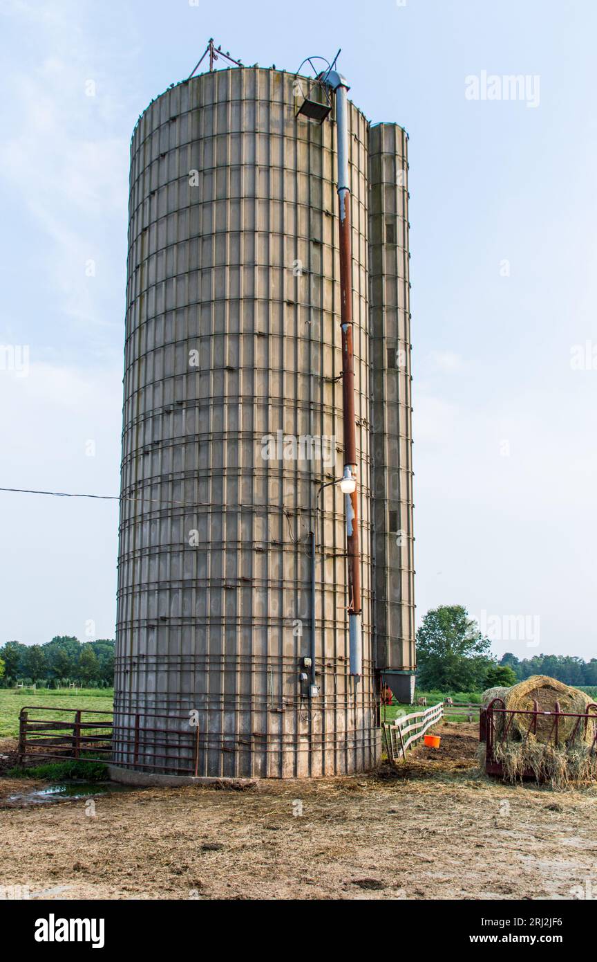 Farm silo hi-res stock photography and images - Alamy