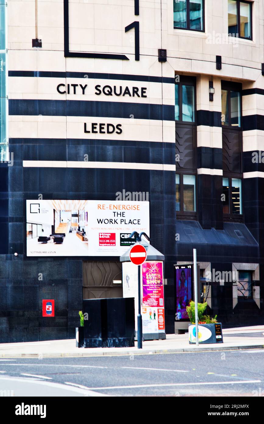 Leeds city square hi-res stock photography and images - Alamy