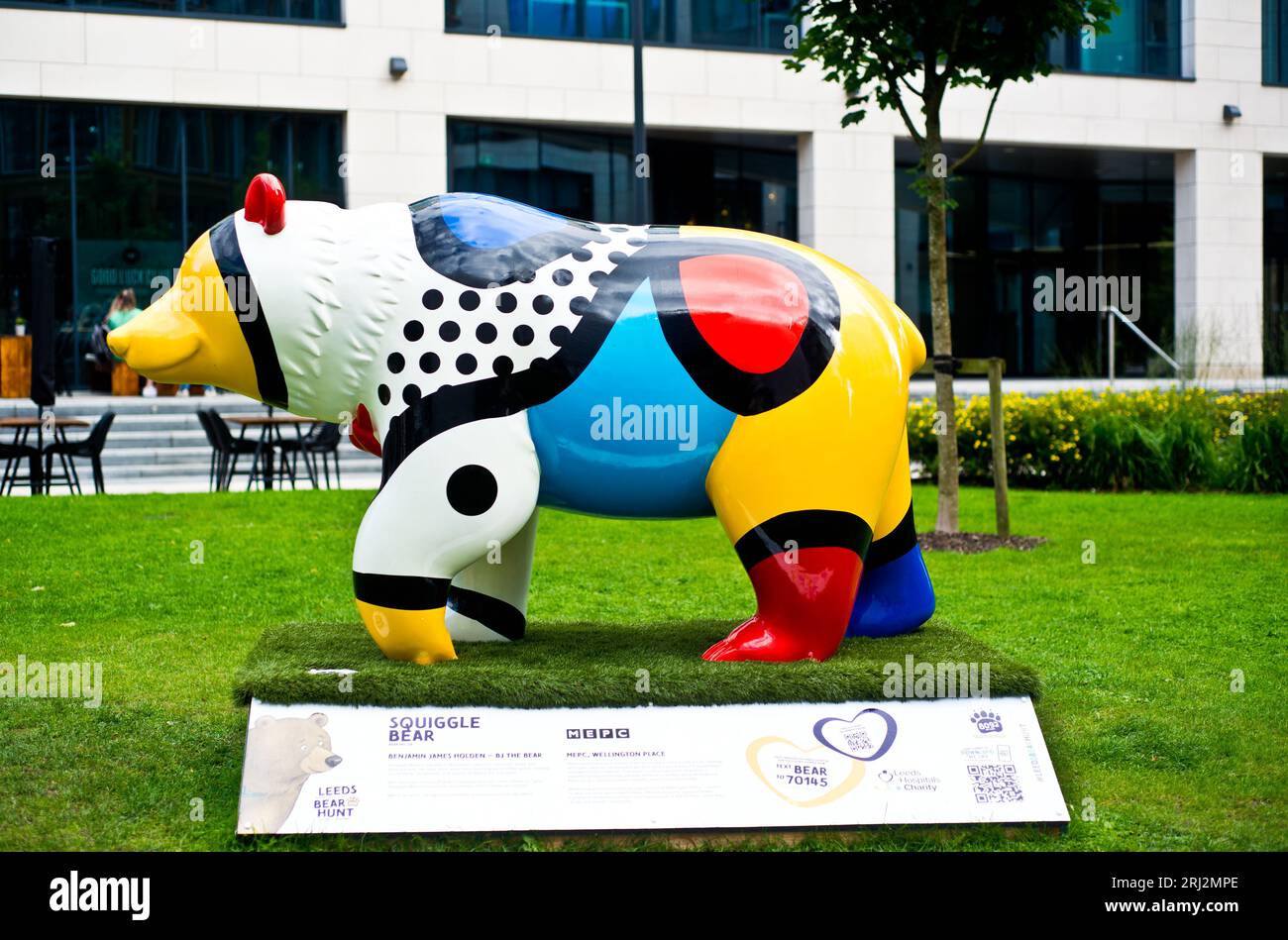 Leeds Bear Hunt Sqiggle Bear, Wellington Place, Leeds, England Stock ...
