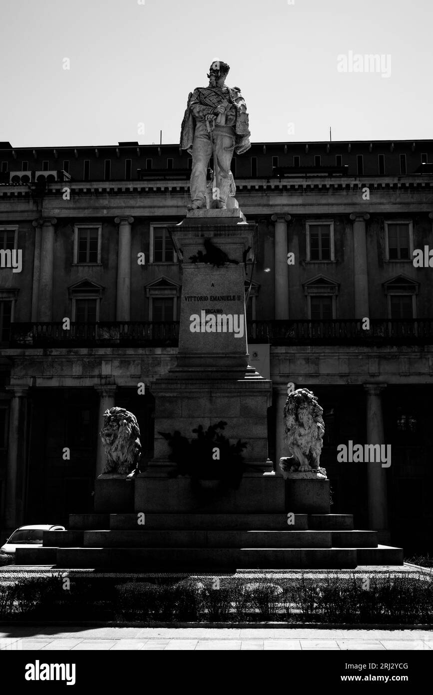 statues of bergamo, historical monuments in the center of bergamo ...