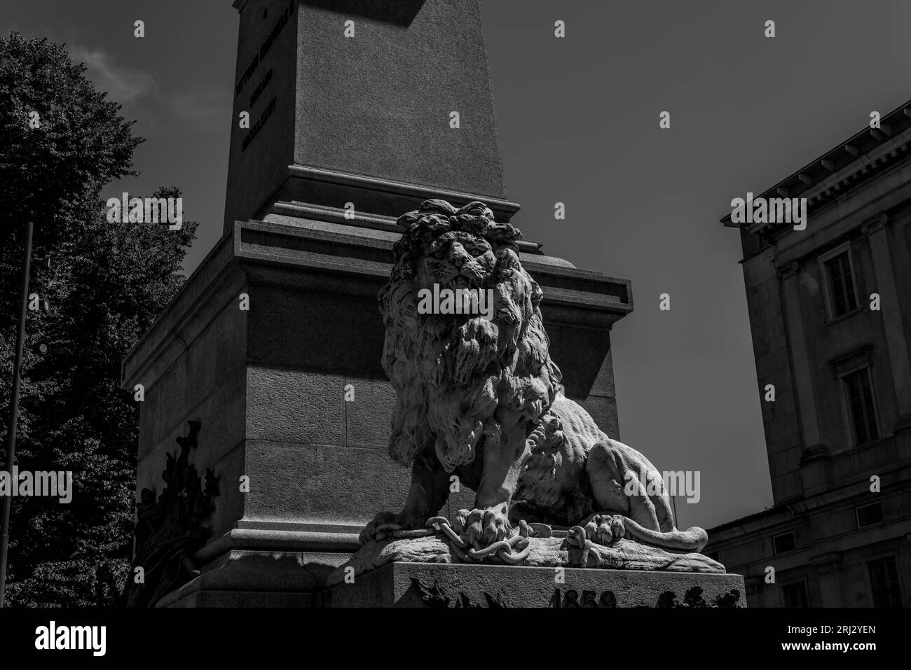 statues of bergamo, historical monuments in the center of bergamo ...