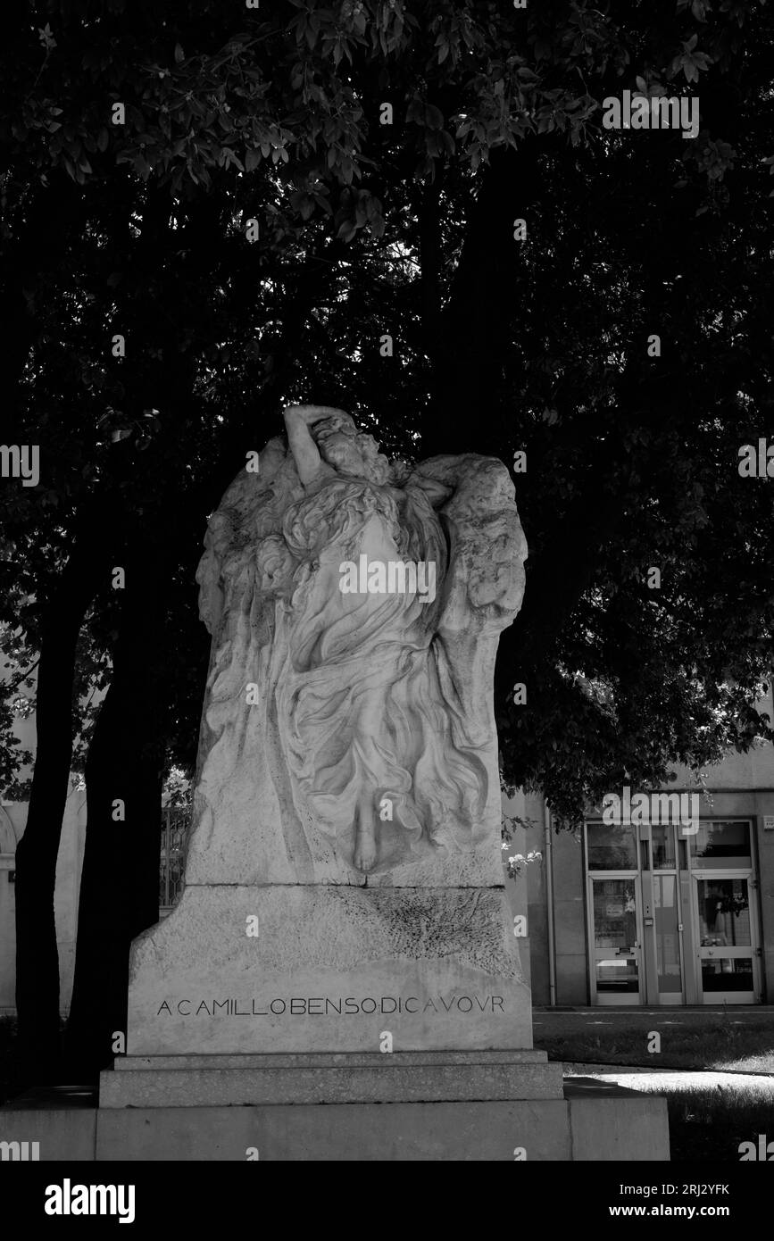 statues of bergamo, historical monuments in the center of bergamo ...