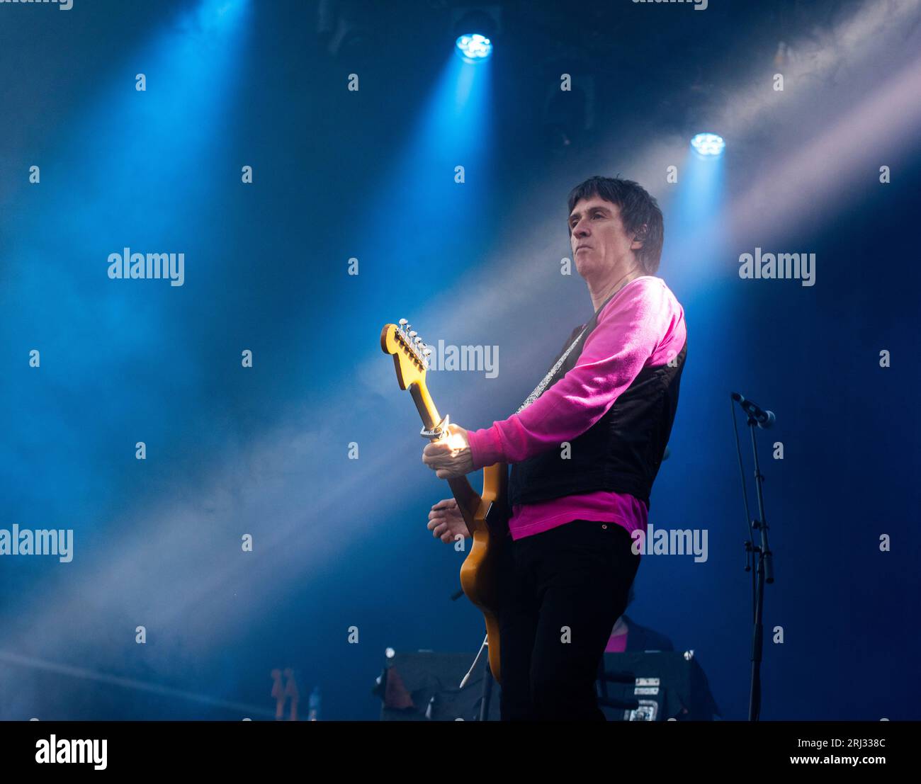 Jonny marr guitarist hi-res stock photography and images - Alamy