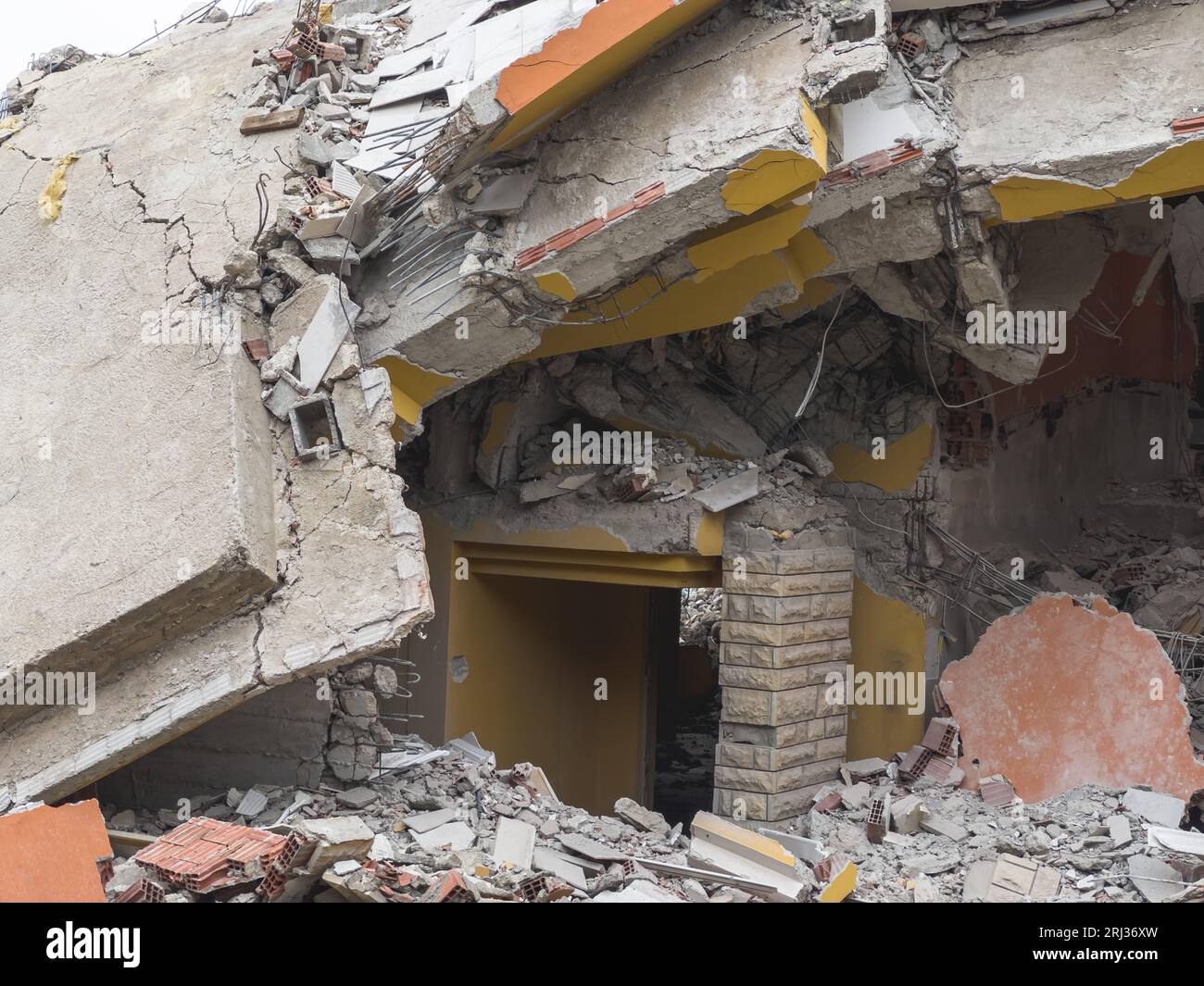 building destroyed in earthquake , destroyed building after natural ...