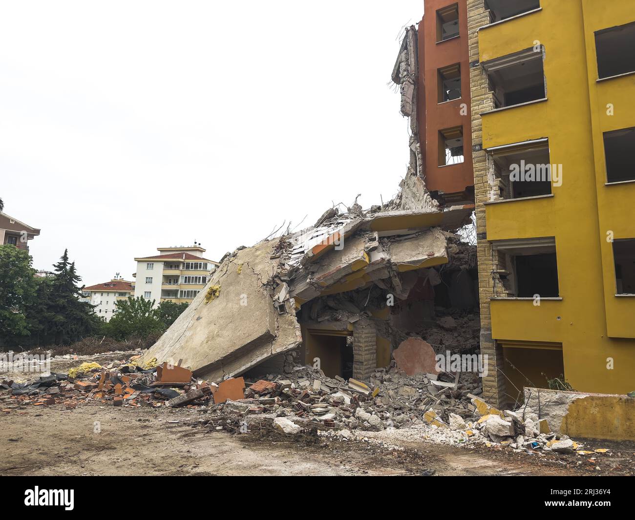 building destroyed in earthquake , destroyed building after natural ...