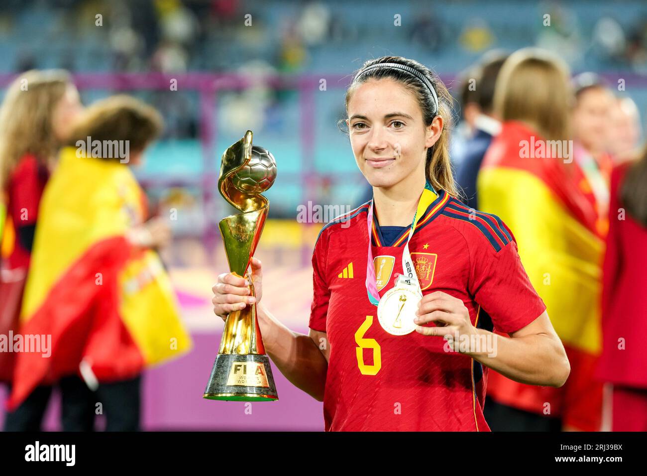 Aitana bonmatí world cup trophy hi-res stock photography and images - Alamy