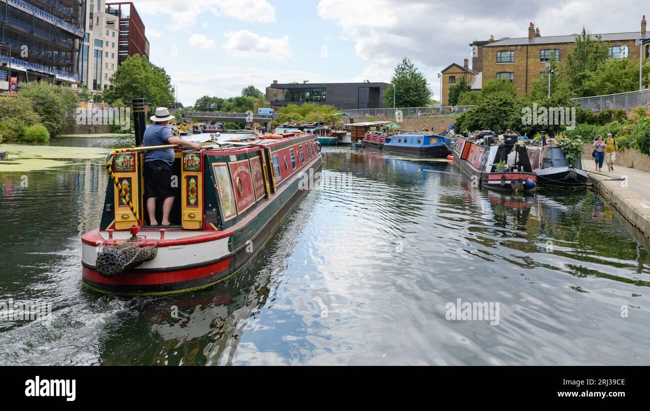 Angel ii of islington hi-res stock photography and images - Alamy