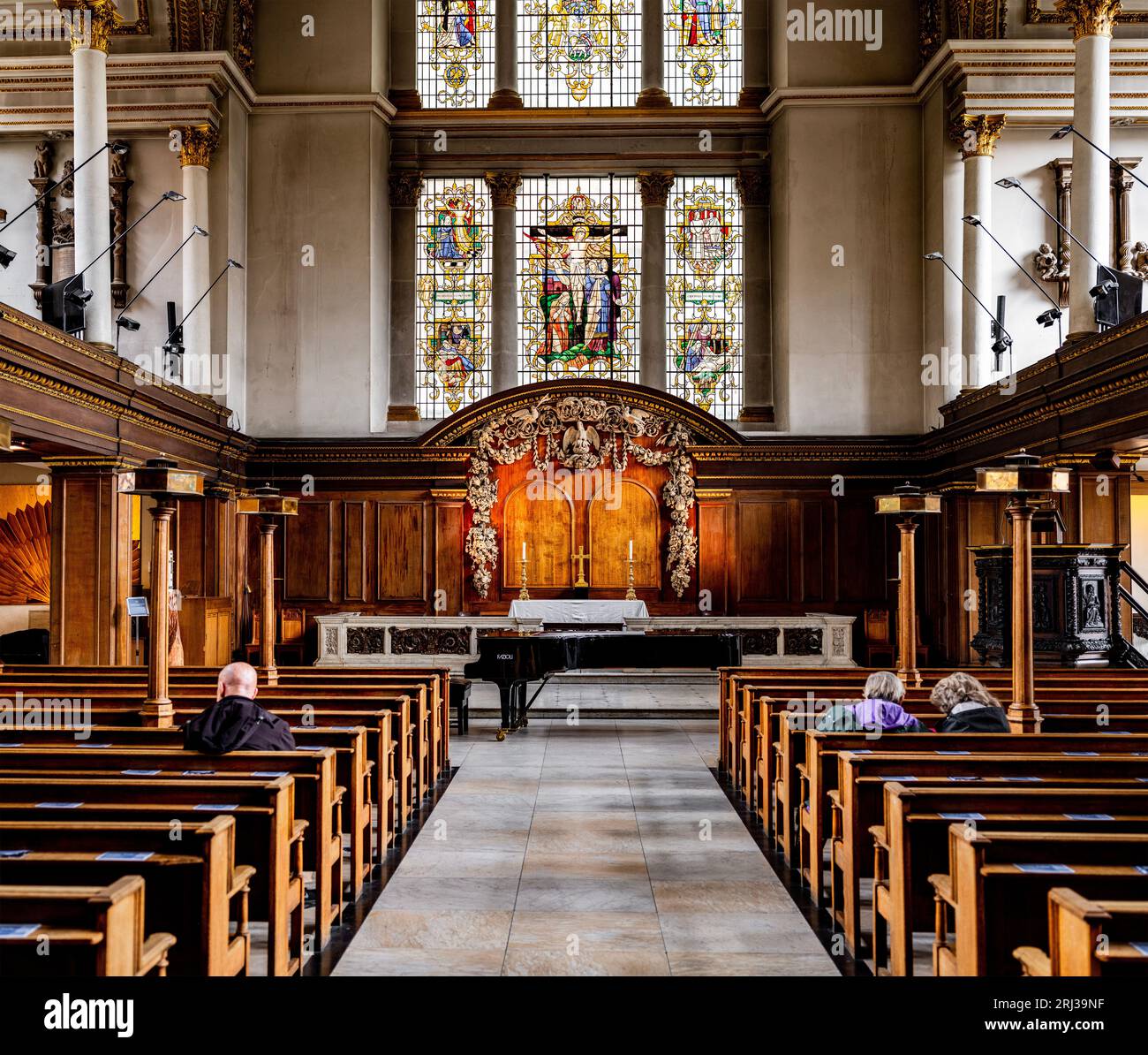 The main aisle of St James' Church Piccadilly, London, the church ...