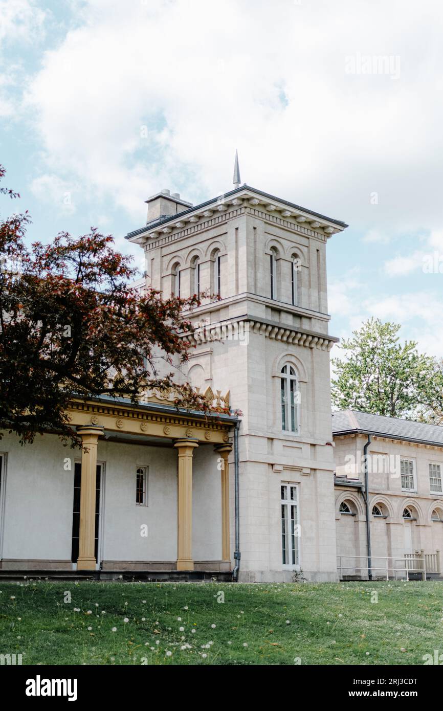Doric balustrade hi-res stock photography and images - Alamy
